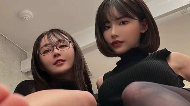 「黒タイツはずるい」深田えいみ＆てんちむ、際どい角度からのセクシーショット！ 「2人なんか似てる」「美人姉妹みたい」 Antenna[アンテナ]