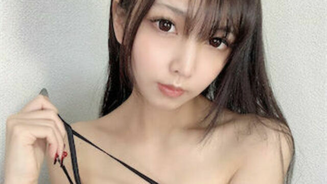 りっきゅん、バスト露わの黒ランジェリー脱ぎかけショットが「神秘的」な美しさ Antenna[アンテナ]