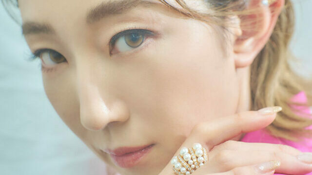 【紅ゆずる】“宝塚の男役”から女優へ。写真集『悪い女』で大胆なドレス姿を披露！ 【voce限定先出しカットも！】 Antenna[アンテナ]