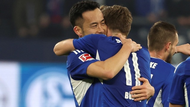 吉田麻也が守備の要として躍動 シャルケが原口・遠藤・伊藤先発シュツットガルトに前半2発で勝利 9枚 Antenna[アンテナ]