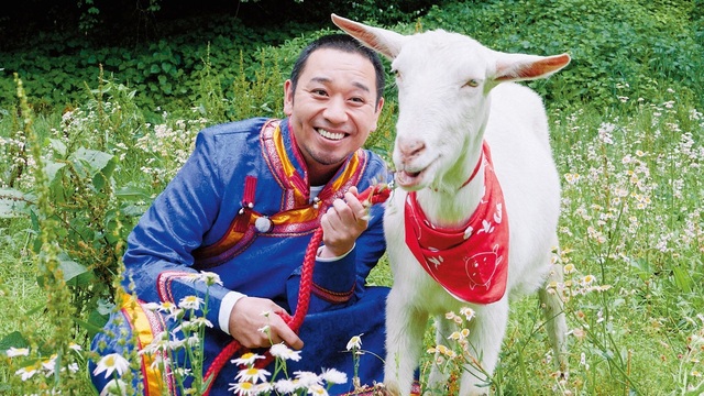 千鳥・大悟「都会に疲れたワシにとってはいい休息」 自由なヤギと旅する話題の番組 | ananweb - マガジンハウス | antenna[アンテナ]