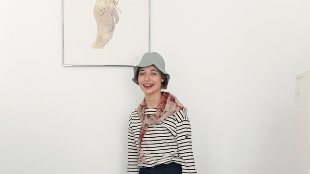 ボーダーコーデが垢抜けるコツはスカーフの使いかた | antenna*[アンテナ]