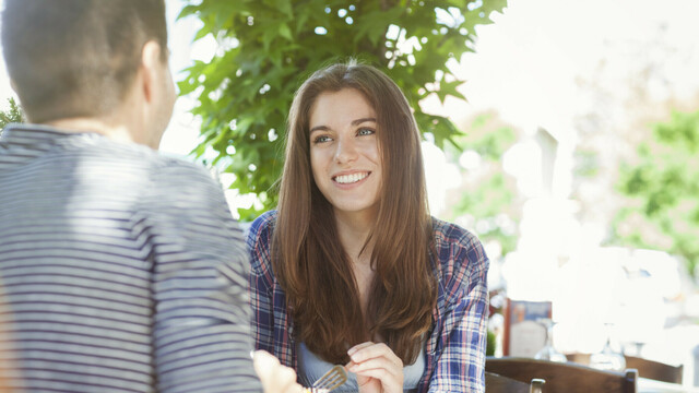 すぐに次のデートに誘いたい…！ 男性が「会いたくなる」本命女性の特徴 - 文・山田周平 | ananweb - マガジンハウス | antenna[アンテナ]