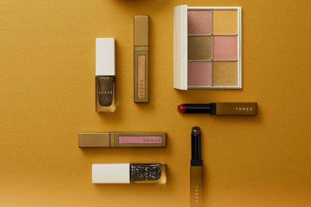 THREE23年クリスマスコスメ、クリムト《接吻》着想のゴールド6色アイパレ＆限定色リップなど | antenna[アンテナ]