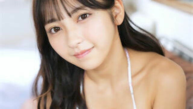 #2i2 十味が『BOMB』表紙に初登場、撮影中のハプニングを告白「水着が大爆発しちゃった」 | antenna[アンテナ]