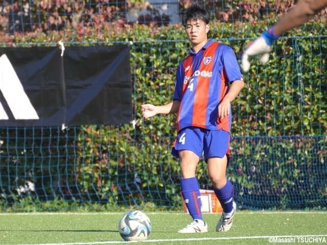 [MOM4467]FC東京U-18DF石堂純平(3年)_青赤のディフェンスリーダーが上へと描き続ける成長曲線。その圧倒的な存在感、もはや主役級 | antenna[アンテナ]