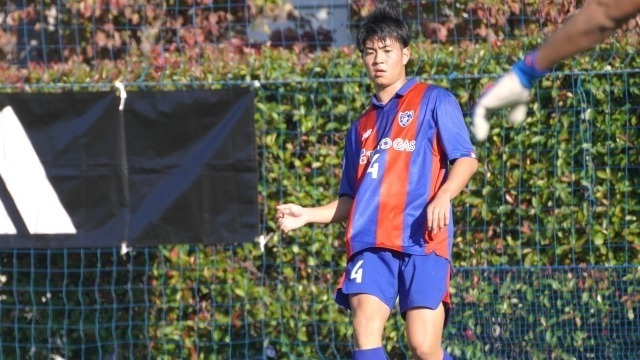 [MOM4467]FC東京U-18DF石堂純平(3年)_青赤のディフェンスリーダーが上へと描き続ける成長曲線。その圧倒的な存在感、もはや主役級 | antenna[アンテナ]