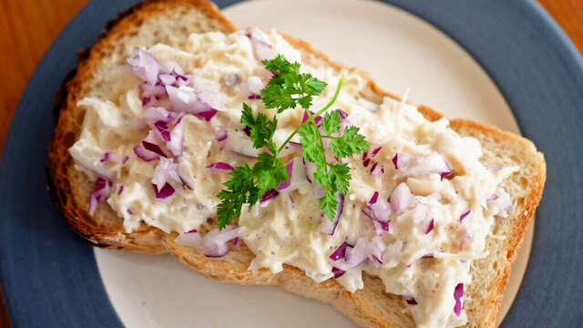 【ごちそうパンレシピ】 ホタテ×マヨネーズのっけパン 酢を少々加えて味にメリハリを！ | antenna[アンテナ]