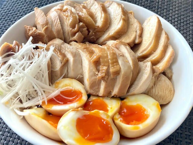 適正な火加減と精緻な加熱時間でパサつき回避！しっとり柔らか～な「鶏むね肉のチャーシュー」に挑戦♪ | antenna[アンテナ]