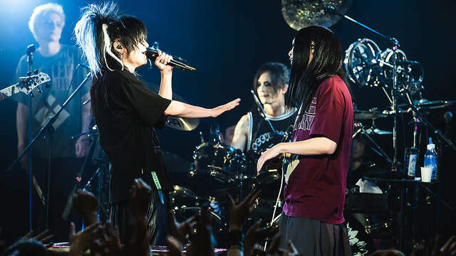 【ライヴレポート】DEZERT vs MUCC、5年ぶりツーマンで「今は正直言うと闘えると思ってます」 | antenna[アンテナ]