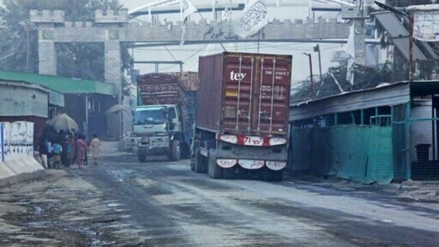 「ようこそ」の看板めぐり検問所一時閉鎖 パキスタン・アフガン国境 | antenna[アンテナ]