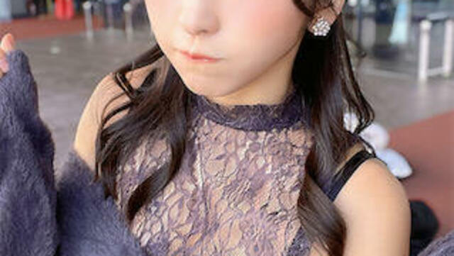 #2i2 十味、肌見え感があざとい彼女風ショットに「虜になりそうです」の声 | antenna[アンテナ]