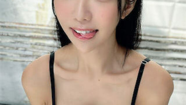 #2i2 天羽希純、背徳感たっぷりの水着ショットに「誘惑されたい」ファン続出 | antenna[アンテナ]