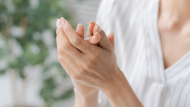 【ガサガサに手が荒れる原因】なんとなく使ってない？ハンドクリームの役割 | antenna[アンテナ]