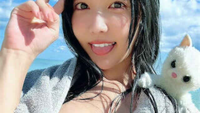 #2i2 天羽希純、艶やかバストがのぞく舌だしオフショットが「最強かよ」 | antenna[アンテナ]