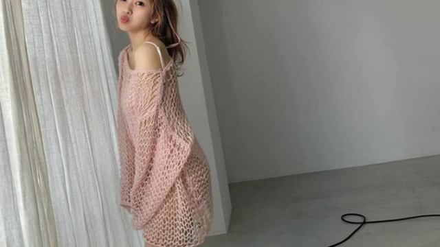 「色気がすげー」AKB48・向井地美音、美脚＆美尻透け見えのニット姿にファンもん絶！ 「エロいッス」 | antenna[アンテナ]