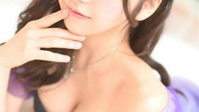 #2i2 十味、胸元に視線吸われるショットでファン誘惑「一緒にいるだけで天国」 | antenna[アンテナ]