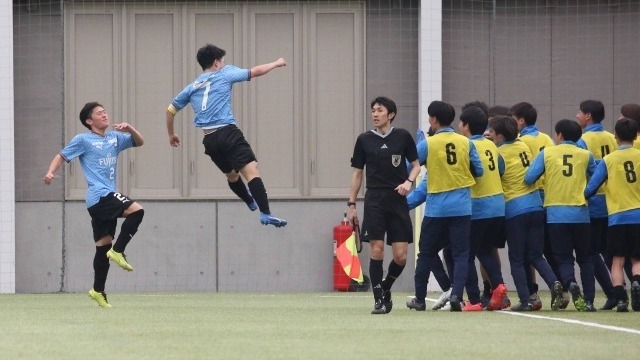 [MOM4649]川崎F U-18FW加治佐海(2年)_SB、MFでゴール連発。今年はFWで勝負の新3年生が2発! | antenna[アンテナ]