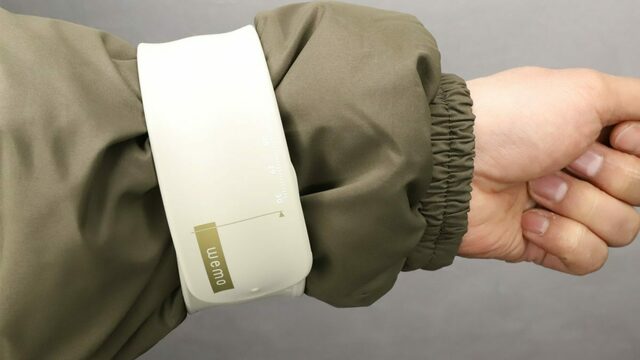 服の上からメモを“重ね着”？「wemo PRO」に天才的発想がもたらす進化した使い勝手とは？ | antenna[アンテナ]