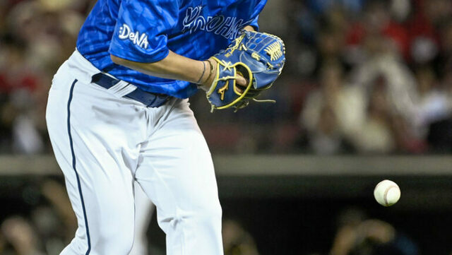 DeNAがミス続きで広島に連敗…敗戦に直結したバント処理エラーに館山氏「これはダメです。ダメですね」 | antenna[アンテナ]