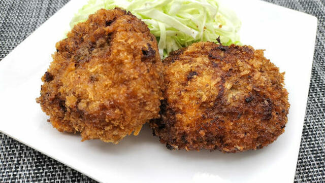 リュウジ『お肉屋さんに負けないレベル』 肉汁がとめどなく溢れる【至高のメンチカツ】の秘密は…粉ゼラチン⁉ | antenna[アンテナ]