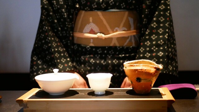 お茶の概念が覆る、唯一無二の和空間！大注目の盆栽カフェ南青山「松葉屋茶寮」 | antenna[アンテナ]