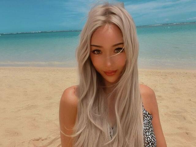 「お人形さんみたい」GENKING.、太ももチラ見えの水着ショットを公開！「ギャル最高」「可愛いぃぃ」 | antenna[アンテナ]