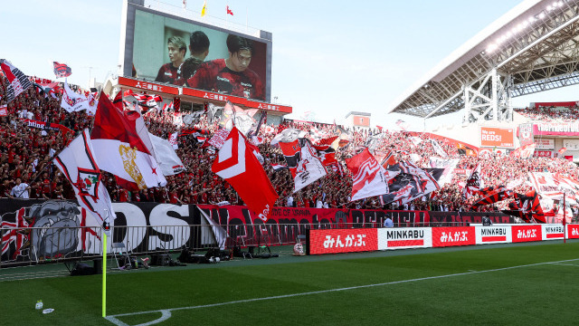 浦和の今季3rdユニフォームに称賛続々「超絶かっこいい」「モデル役も最高」「ズルすぎる」 | antenna[アンテナ]