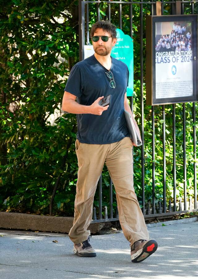 ブラッドリー・クーパー、普段着スタイルでダッドコア全開！ | antenna[アンテナ]