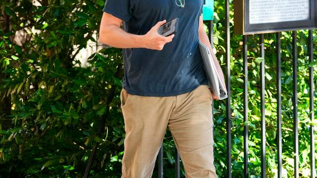 ブラッドリー・クーパー、普段着スタイルでダッドコア全開！ | antenna[アンテナ]