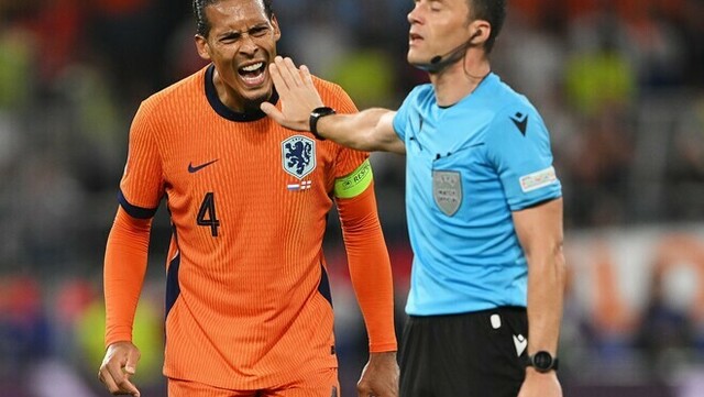 「ブラックリストに入れろ」蘭レジェンド、“イングランドを決勝に導いた”主審を猛批判！一方、ファウルを取られたDFは…【EURO ...