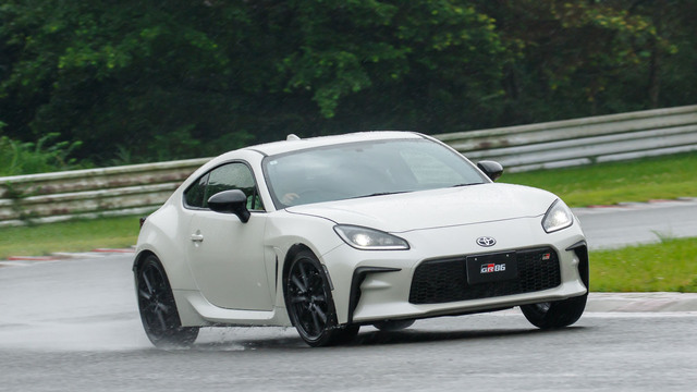 トヨタGR86 RZ プロトタイプ（FR/6MT）／スバルBRZ S プロトタイプ（FR/6MT）【試乗記】 | antenna[アンテナ]