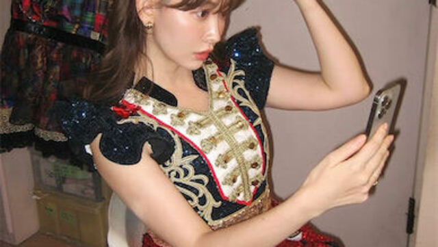 あせない輝き…小嶋陽菜、AKB48衣装姿のオフショットにファン感激「原点にして頂点すぎる」 | antenna[アンテナ]