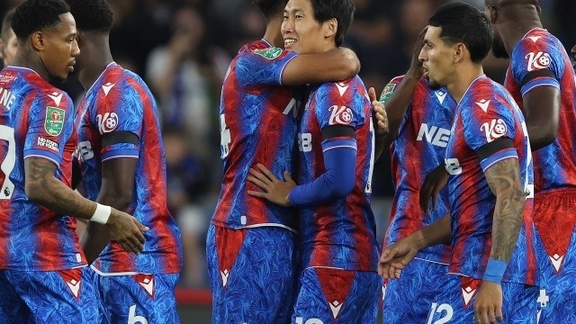 鎌田大地が移籍後公式戦初ゴール!! アシストも記録で1G1Aの活躍…C・パレスは4発快勝でカラバオ杯3回戦へ | antenna[アンテナ]