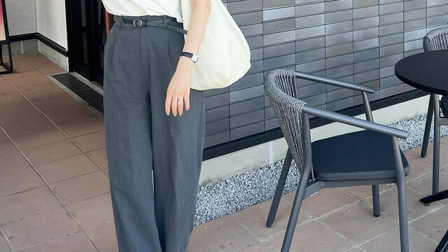 【ユニクロ】今日まで2990円！「ワイドパンツ」はグレーで風格のあるスタイルに【40代の毎日コーデ】 | antenna[アンテナ]