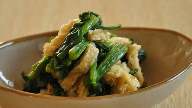 電子レンジで1分！「ほうれん草と油揚げのレンジ煮」レシピ | antenna[アンテナ]