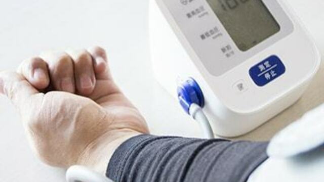 実は病院ではかるより、家ではかる血圧のほうが正確？！注意したい血圧の正しいはかり方とは？【図解 血管・血液の話】 | antenna[アンテナ]
