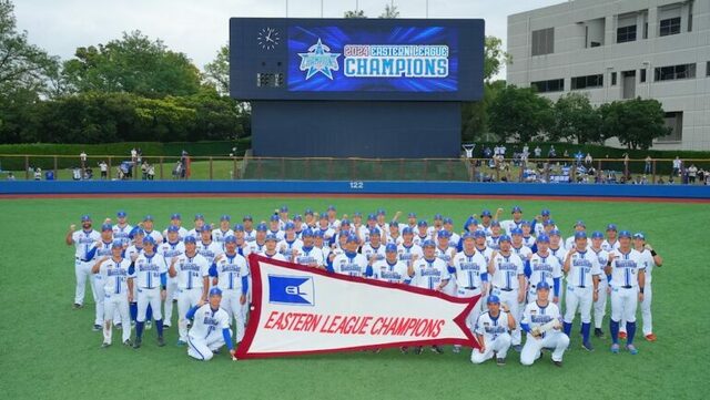 42年ぶりイースタン制覇のDeNA二軍、優勝ペナント授与 | antenna[アンテナ]