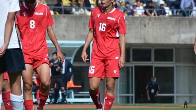 [MOM4902]東福岡MF塩崎響(3年)_“赤い彗星”を支えるバイプレーヤーが主役に!! 電光石火の開始50秒弾を含む2G1Aの大暴れ!! | antenna[アンテナ]