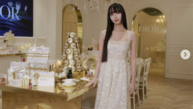 Cocomi、透明感あふれる優美なレースドレス姿でファン魅了 | antenna[アンテナ]