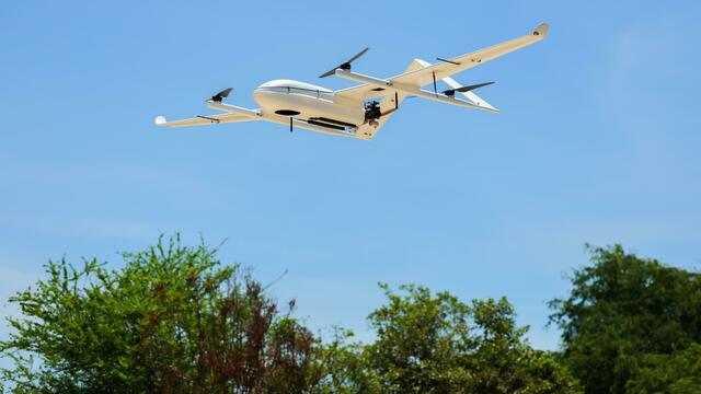 なにが目的？ 巨大ドローン目撃。ニューヨークでもカリフォルニアでも | antenna[アンテナ]