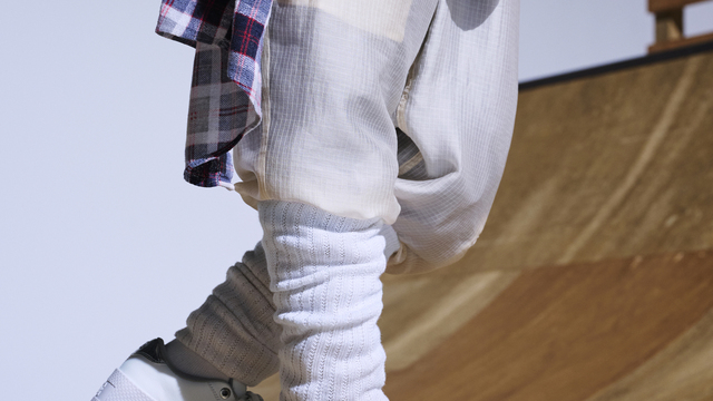 「DC Shoes」から、エレガントなリボン風シューレースと高さ約6cmのボリュームソールのプラットフォームスニーカー「CHELSEA ...