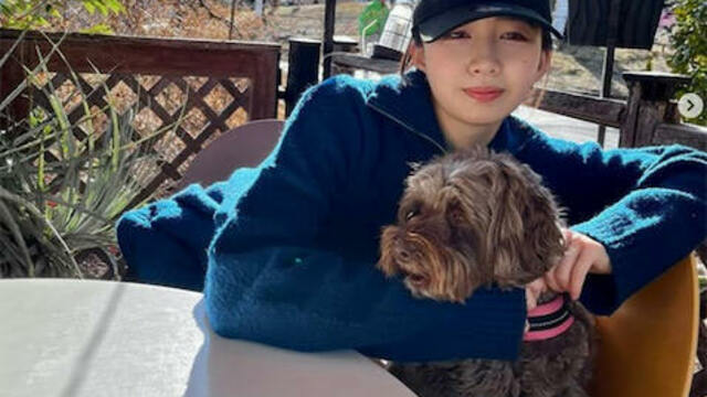 Cocomi、愛犬とゆったりのんびり過ごすオフショット公開 | antenna[アンテナ]