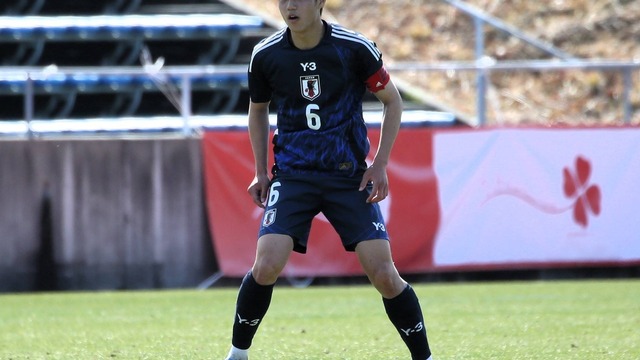 [J-VILLAGE CUP U-18]ともに先発し、U-18日本代表のキャプテンマークを巻いた右SB森壮一朗(名古屋U-18)&左SB佐々木将英(FC東京U-18)(8枚 ...
