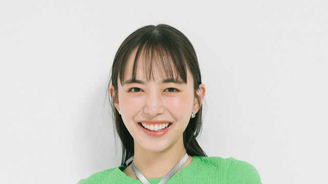【井桁弘恵】カジュアルを更新するなら新顔エプロンワンピ投入 | antenna[アンテナ]