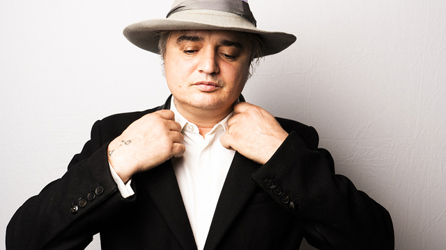 ピーター・ドハーティ、ニューアルバム『FELT BETTER ALIVE』をリリース、 幼い家族とパペットが織りなす新曲「POT OF ...