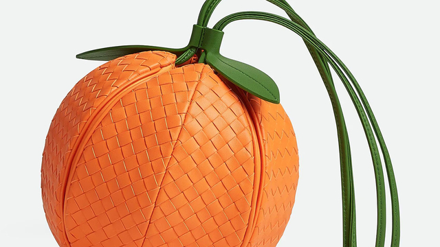 ジューシーな新作！「ボッテガ・ヴェネタ」オレンジ＆イチゴモチーフのフルーツポーチ | antenna[アンテナ]