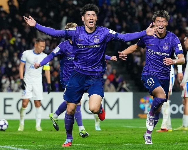 スキッベ監督のラストマッチで荒木が決勝ヘッド弾！ 広島が上海申花に1－0勝利【ACLE】 | antenna[アンテナ]