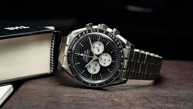 Introducing: オメガ スピードマスター ムーンウォッチ プロフェッショナ﻿ル ブラック＆ホワイトが登場（編集部撮り下ろし ...