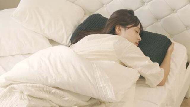 【累計200万個突破】GOKUMINから、頭の重力をゼロにする「超無重力ピロー」誕生。11月27日より新CMを公開 | antenna[アンテナ]